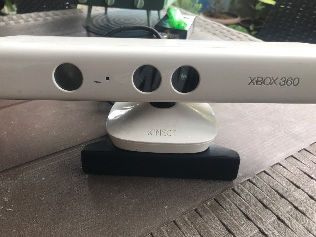 Kinect for xbox 360 with tv mount and games, Video Gaming, Video Games ...