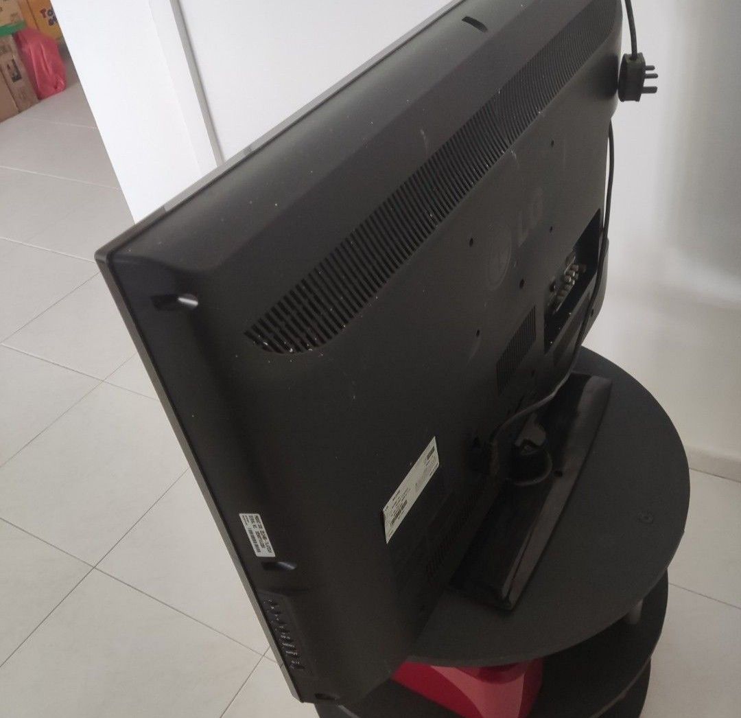 LG 32" inch LCD TV (32LD460), TV & Home Appliances, TV & Entertainment ...