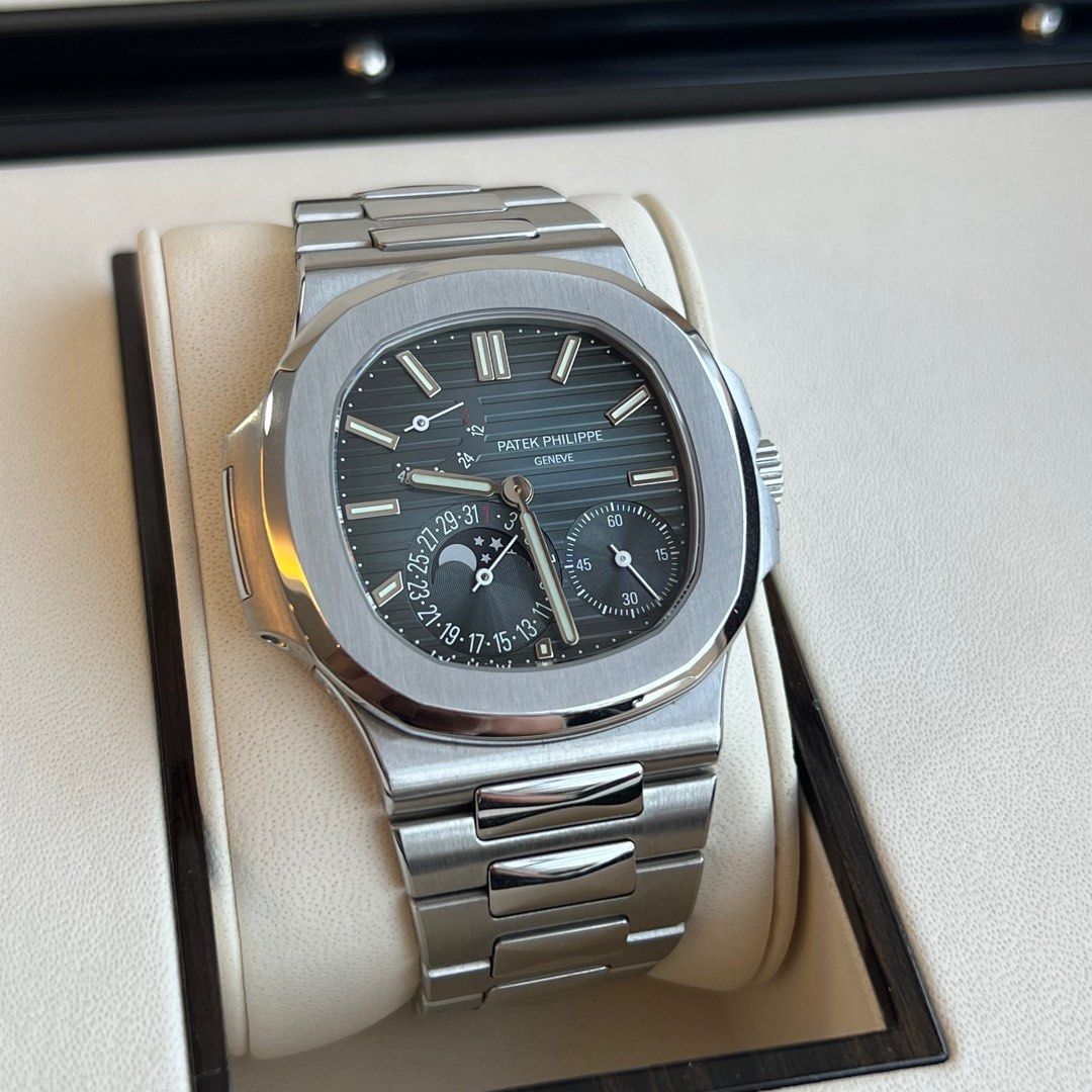 Patek Philippe Nautilus 5712/1A-001, Men's Fashion, Watches ...
