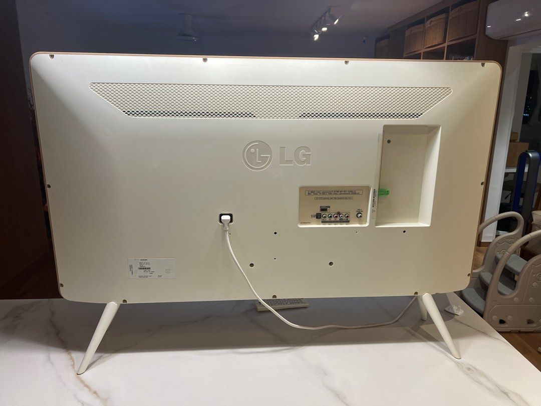 [Rare] LG Vintage Classic Full HD LED TV (42LB640R), TV & Home Appliances, TV & Entertainment ...