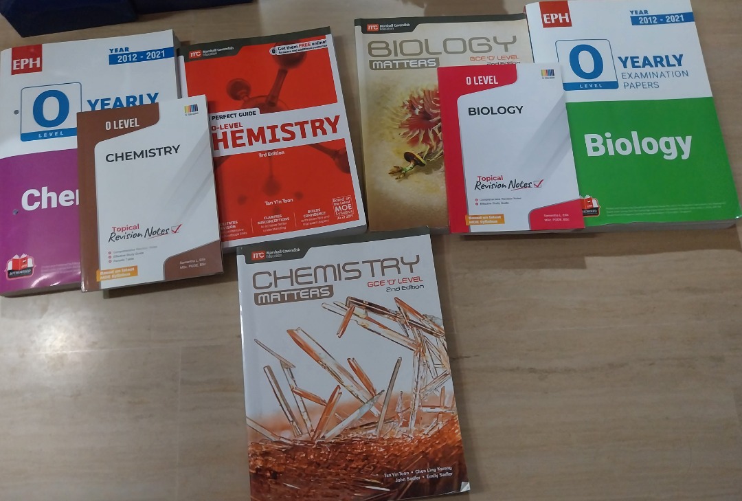 Selling secondary bio and chem textbooks notes tys o level, Hobbies ...