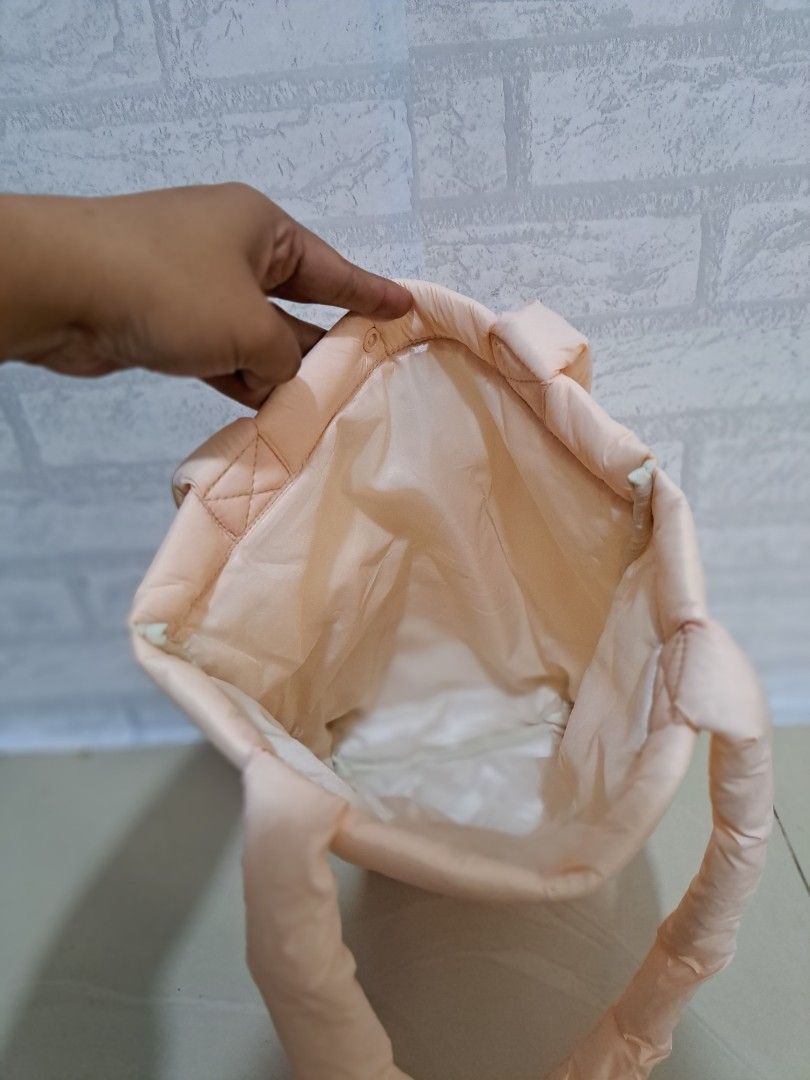 Tas tote awan puffy shoulder bag CHEREMENT, Fesyen Wanita, Tas & Dompet ... Tas tote awan puffy shoulder bag CHEREMENT, Fesyen Wanita, Tas & Dompet ...