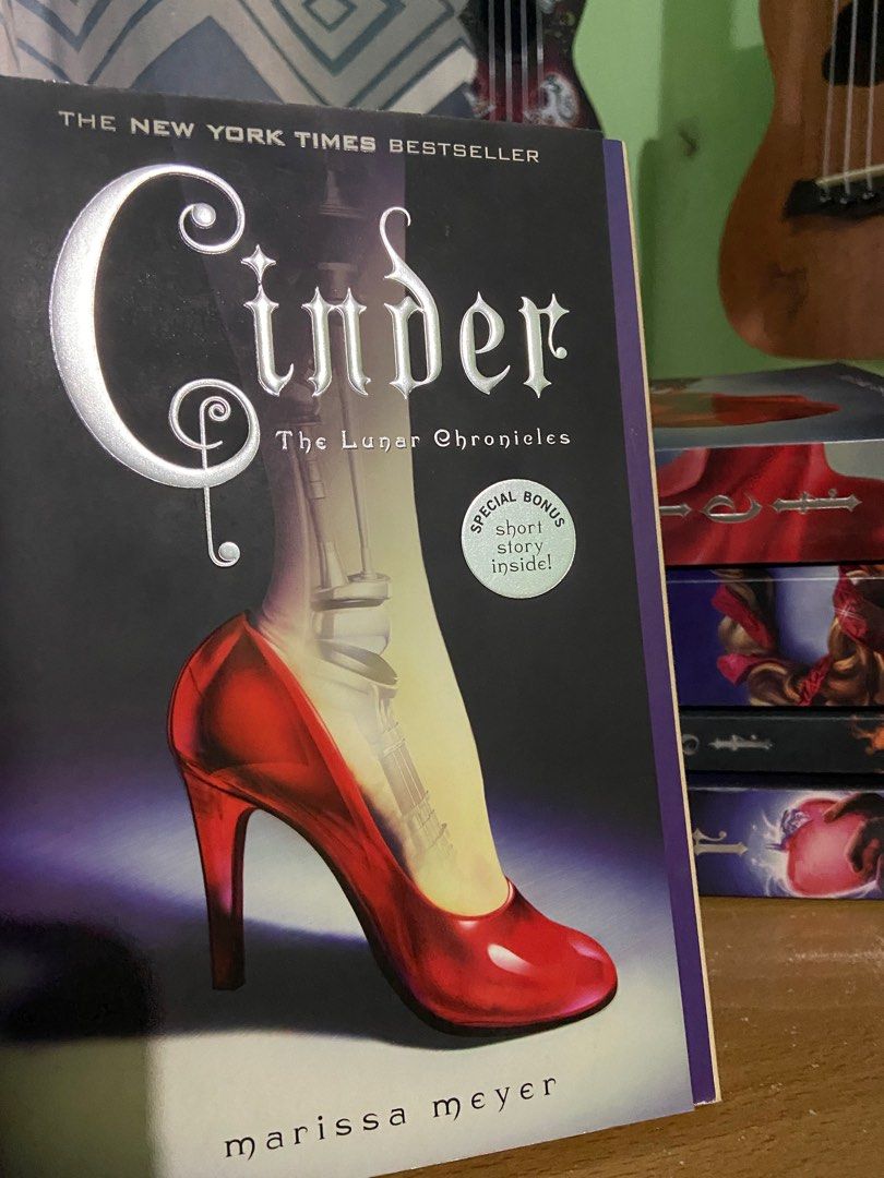 The Lunar Chronicles Series - Marissa Meyer (Cinder, Scarlet, Cress ...