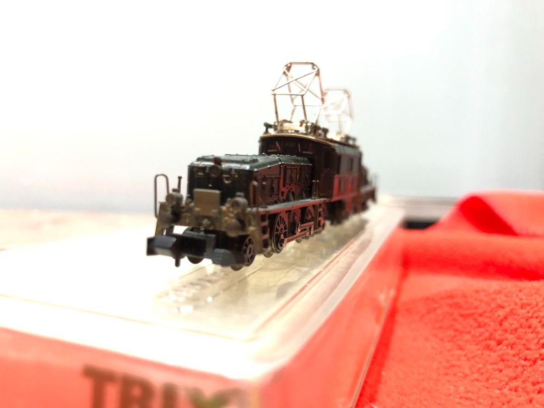 Minitrix trix 12672 N scale crocodile locomotive green with weathering ...