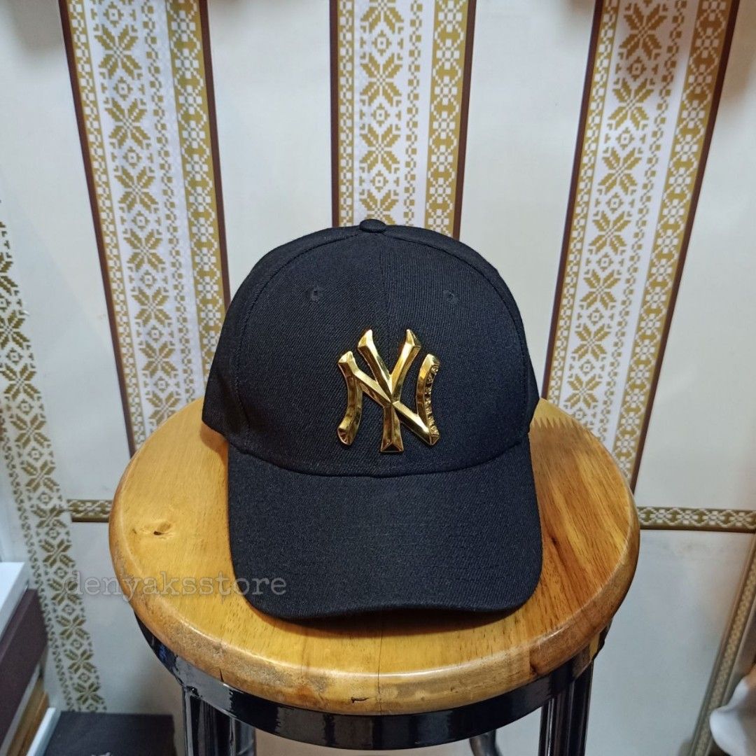 Topi NY Gold, Fesyen Pria, Aksesoris, Topi di Carousell