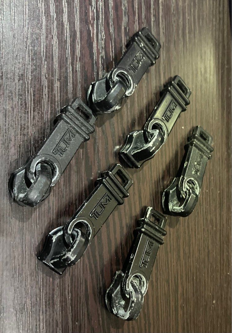Tumi zipper puller, Men's Fashion, Bags, Briefcases on Carousell
