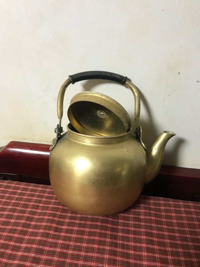 Two kettles made in Korea, Hobbies & Toys, Memorabilia & Collectibles ...