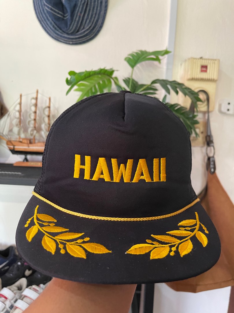 Vintage topi hawaii, Men's Fashion, Watches & Accessories, Cap & Hats ...