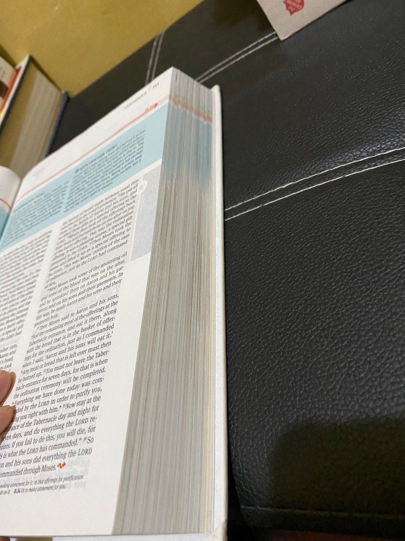 Way finding Bible NLT HB, Hobbies & Toys, Books & Magazines, Religion ...