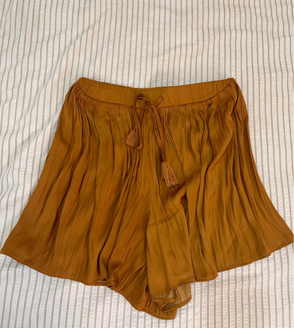 Zara Flowy Short, Women's Fashion, Bottoms, Shorts on Carousell