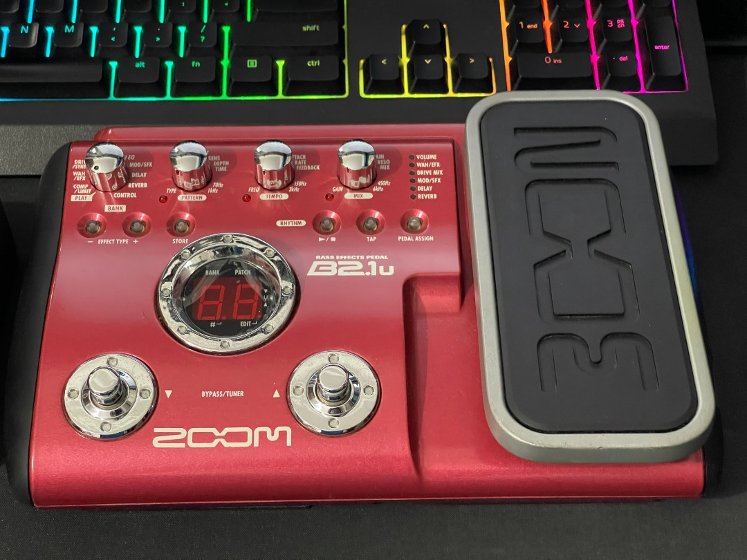 Bass Effect Zoom B2.1u, Hobbies & Toys, Music & Media, Musical Instruments on Carousell