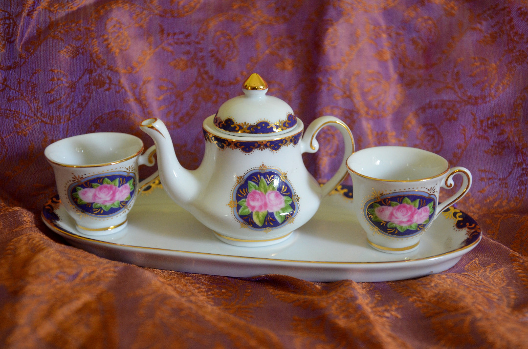 beautiful miniature porcelain tea set, Hobbies & Toys, Memorabilia ...