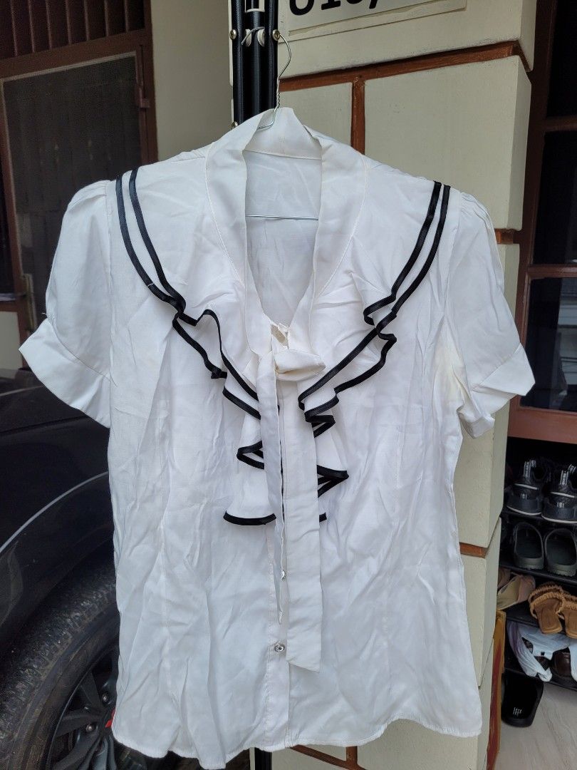 Blouse Kemeja Putih, Fesyen Wanita, Pakaian Wanita, Atasan di Carousell