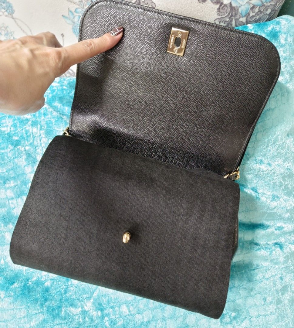 Chanel Bus Affinity on Carousell