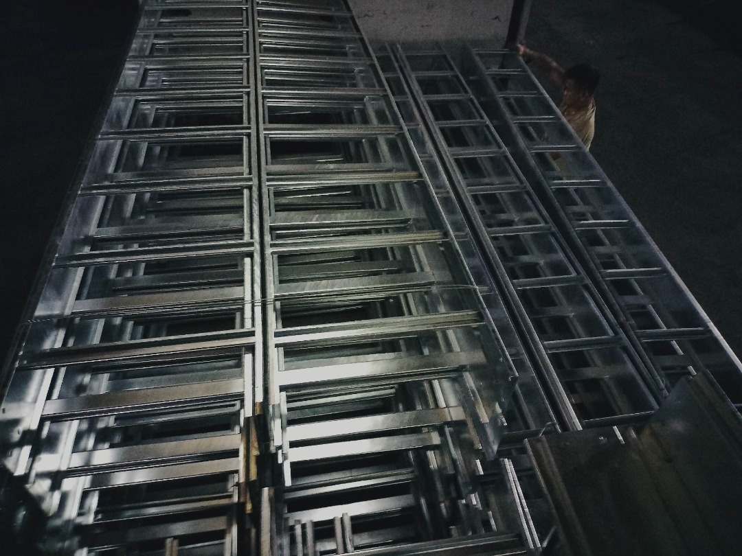 DNC Steel Fabrication laddertype HDG Cable tray heavy duty hot dip ...