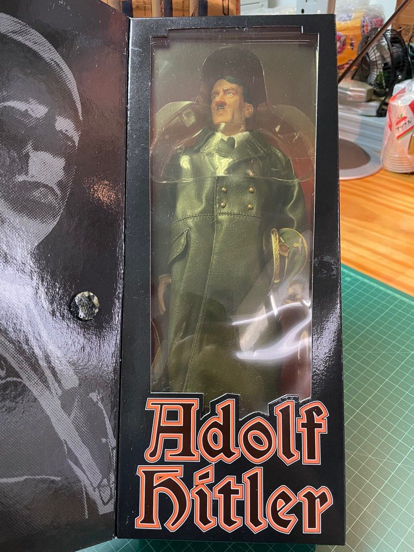 In The Past Toys 1/6 WWII German Adolf Hitler, 興趣及遊戲, 玩具 & 遊戲類 - Carousell