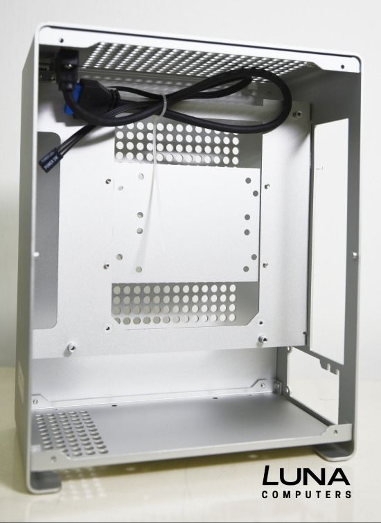Luna Case Signature ITX, Computers & Tech, Parts & Accessories ...