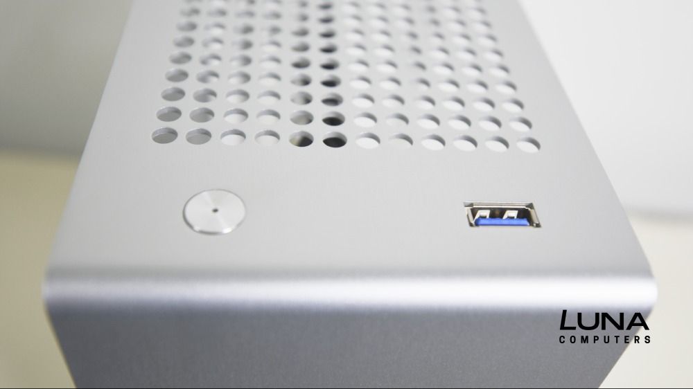 Luna Case Signature ITX, Computers & Tech, Parts & Accessories ...