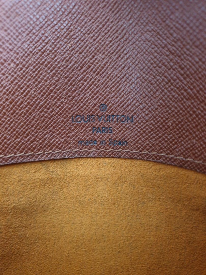 LV Louis Vuitton Classic Monogram Bag, Luxury, Bags & Wallets on Carousell