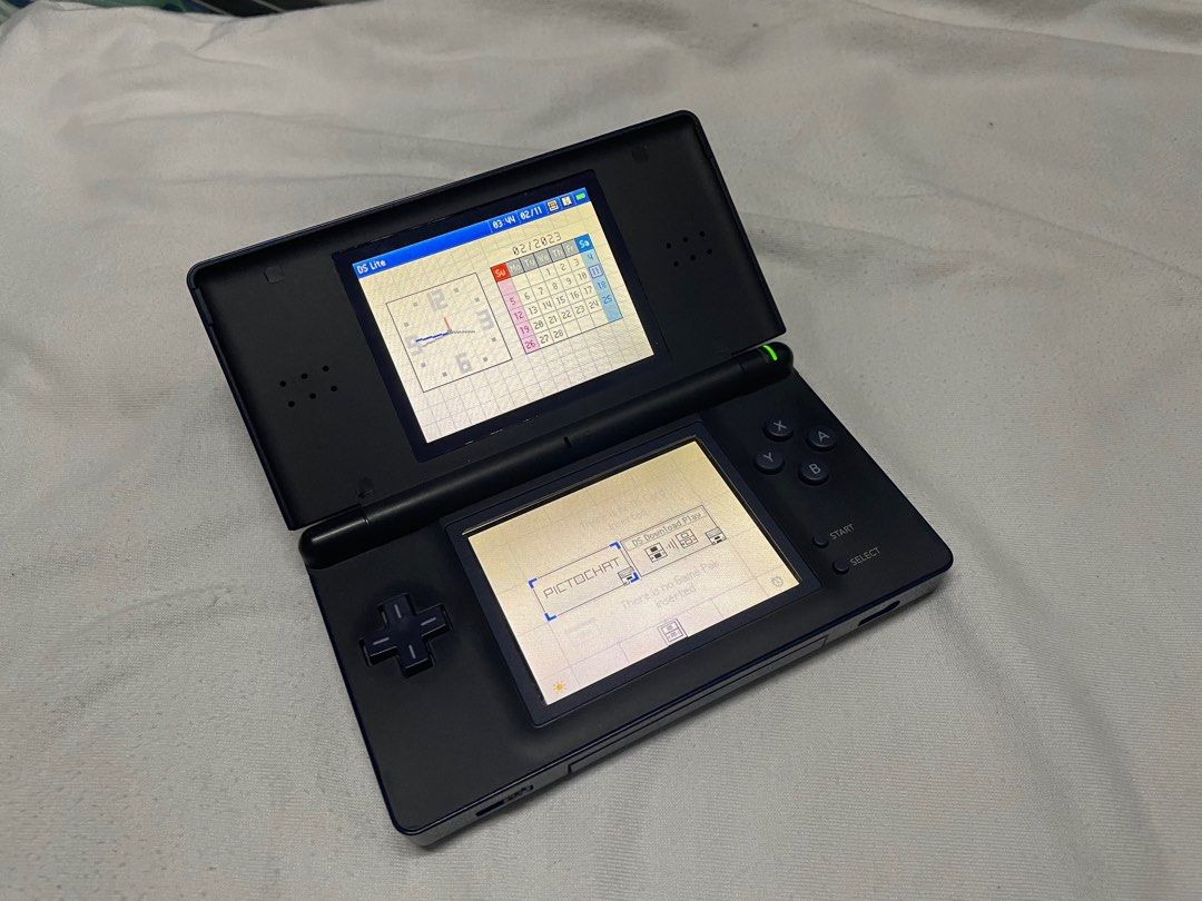 Nintendo DS Lite Black Blue, Video Gaming, Video Game Consoles ...