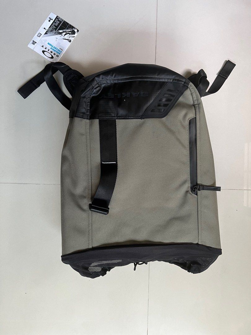 Oakley Backpacks, Men's Fashion, Bags, Backpacks on Carousell