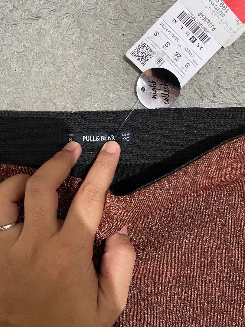 Pull and bear skirts, Fesyen Wanita, Pakaian Wanita, Bawahan di Carousell