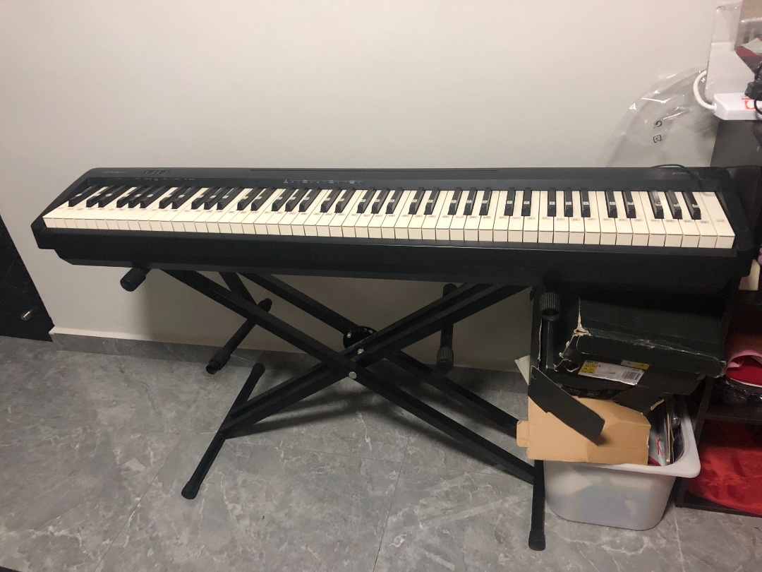 Roland FP10, Hobbies & Toys, Music & Media, Musical Instruments on ...