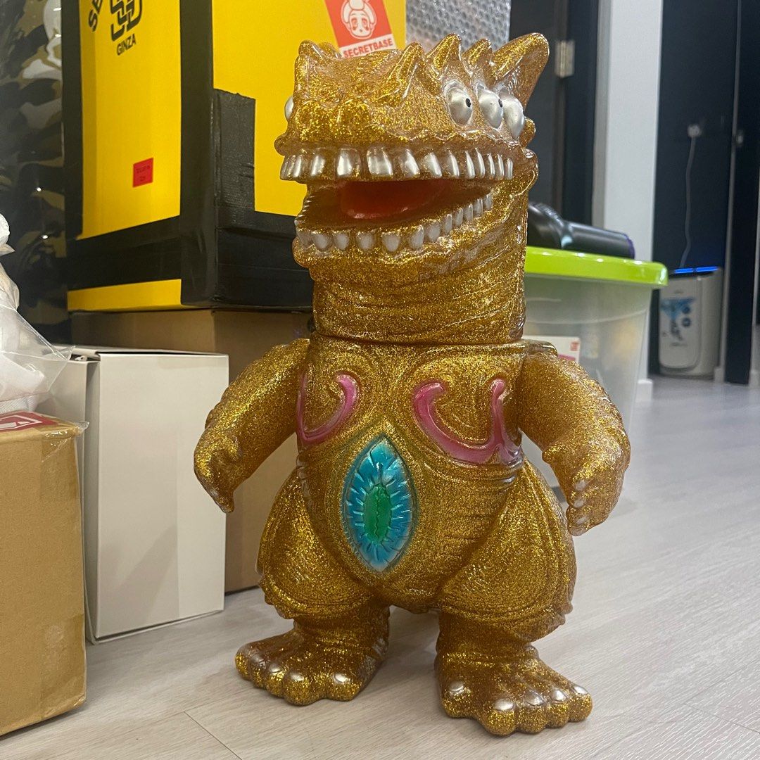 Sunguts giant Kaiju sofubi sofuvi designertoys, Hobbies & Toys, Toys ...