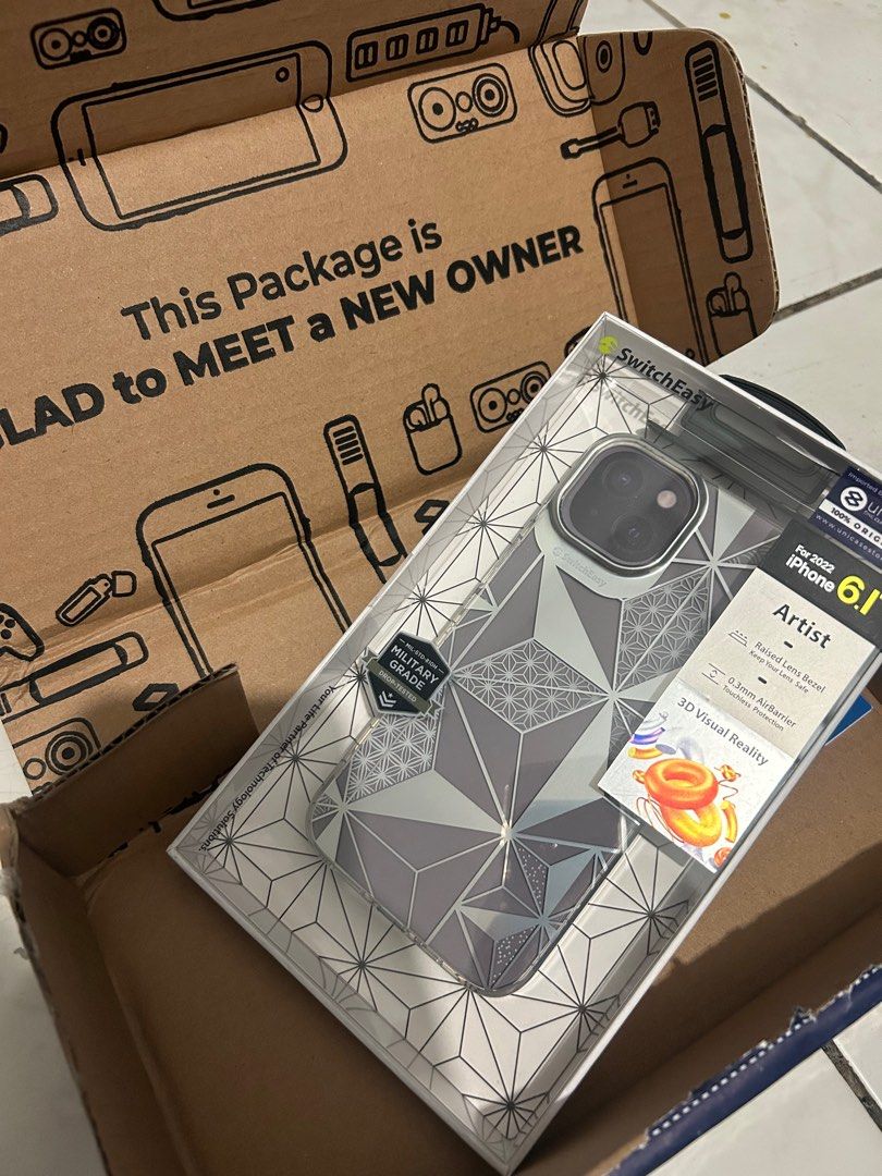 Switcheasy case iP 14, Elektronik, Lainnya di Carousell