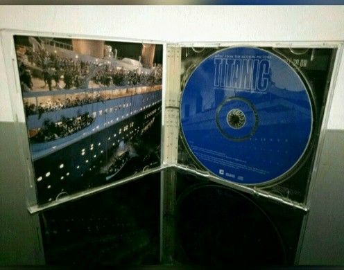 TITANIC x 2CD "Sound Trax", Hobbies & Toys, Music & Media, CDs & DVDs on Carousell