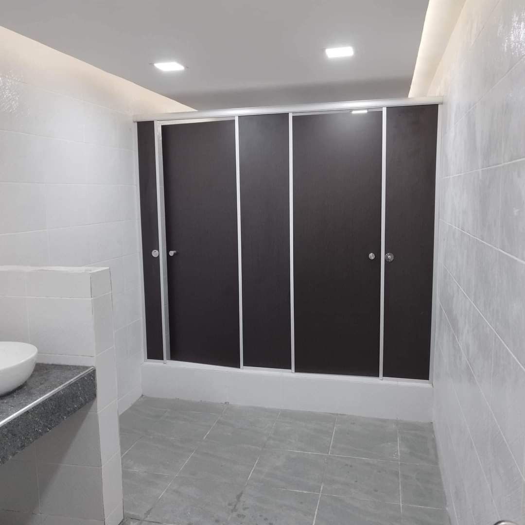Toilet Cubicle Partition (Pvc/Phenolic materials), Commercial ...