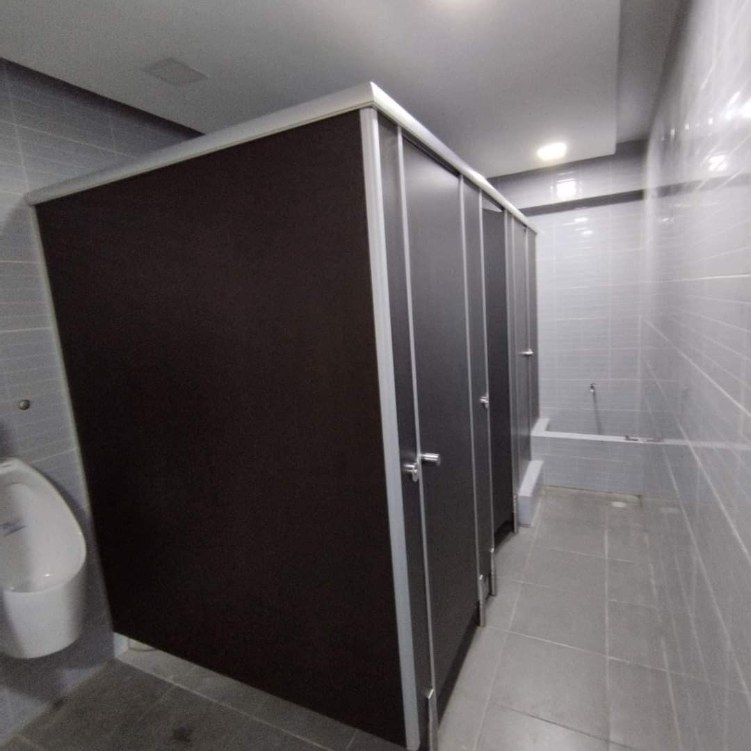 Toilet Cubicle Partition (Pvc/Phenolic materials), Commercial ...