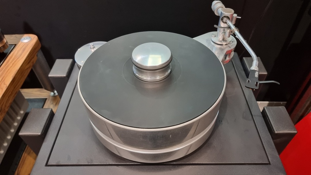 Transrotor Fat Bob S Turntable, Audio, Other Audio Equipment on Carousell