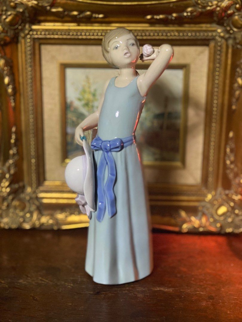 Vintage Lladro Girl in Blue Dress and Hat, Hobbies & Toys, Memorabilia & Collectibles, Vintage ...
