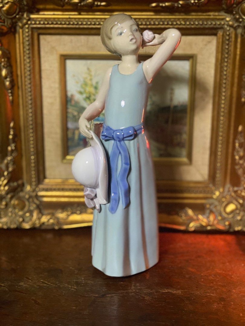 Vintage Lladro Girl in Blue Dress and Hat, Hobbies & Toys, Memorabilia & Collectibles, Vintage ...