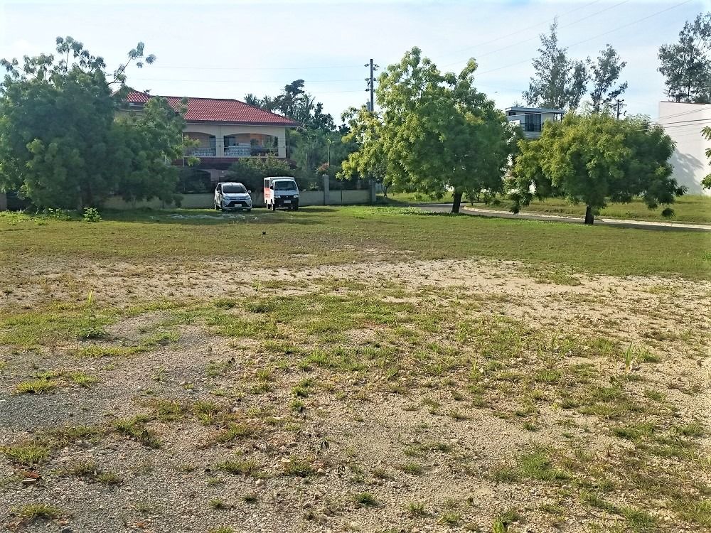 152 sqm flat lot for sale at Molave Highlands with great high end ...