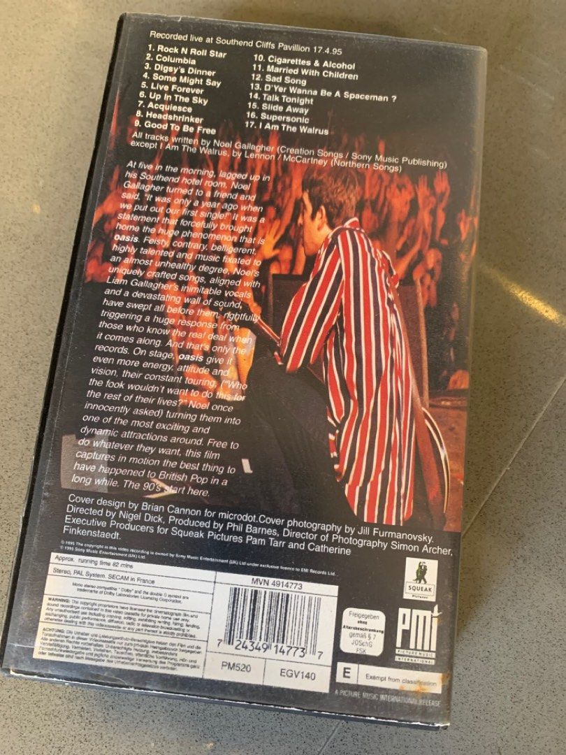 1995年絕版 Oasis live by the sea VHS 錄影帶, 興趣及遊戲, 音樂、樂器 & 配件, 音樂與媒體 - CD 及 ...