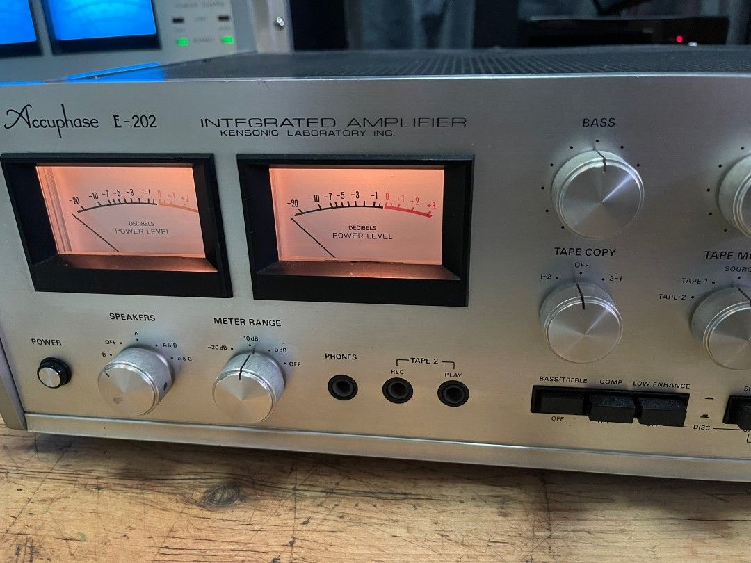 Accuphase e202 integrated amplifier / power amplifier/preamplifier ...
