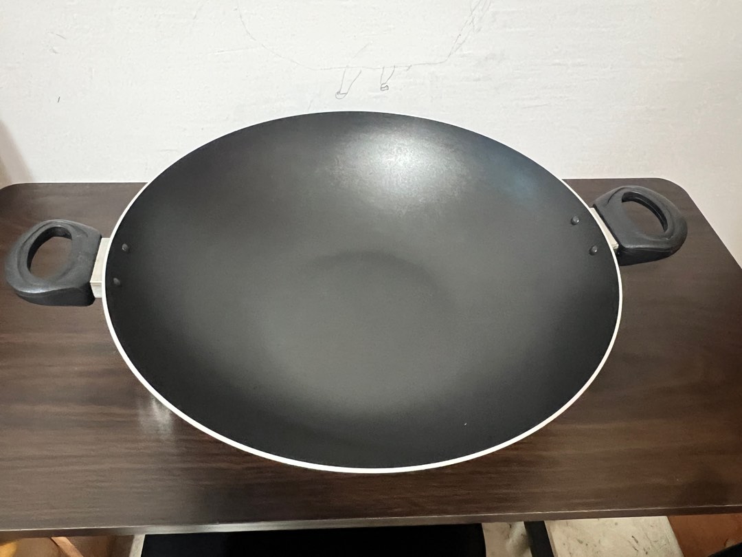 Amark nonstick chinese wok with stainless steel +glass lid, Furniture ...
