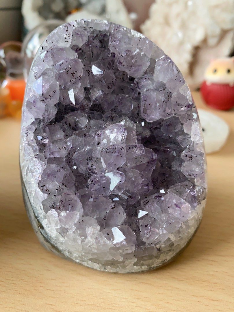 Amethyst Geode with black tourmaline, Women's Fashion, Jewelry ...