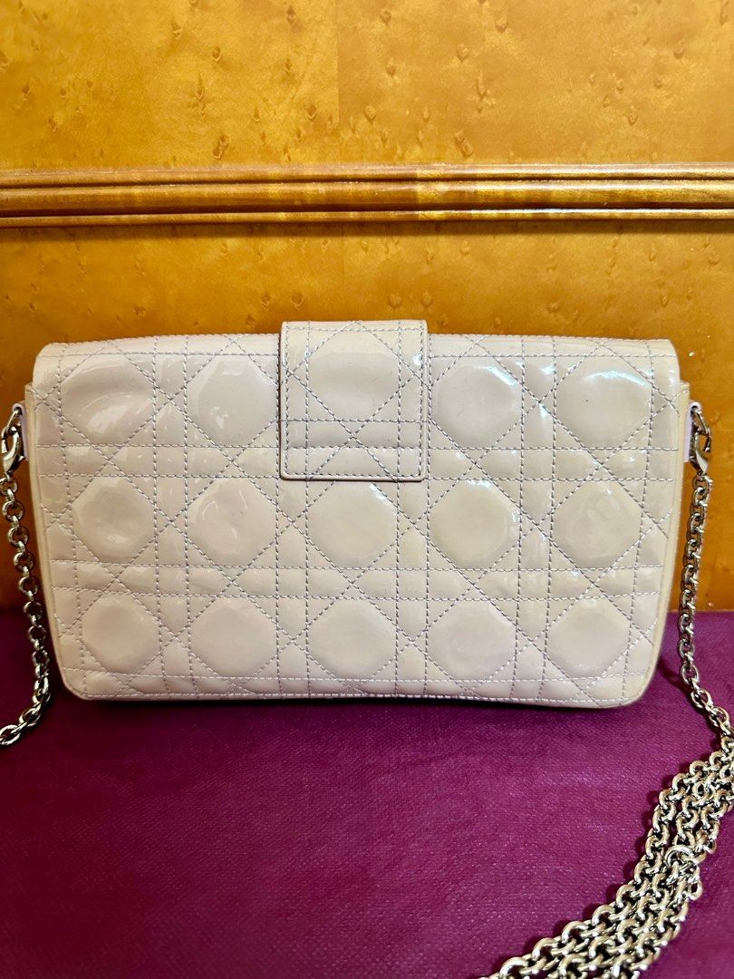 Christian Dior - Miss Dior New Lock on Chain, 名牌, 手袋及銀包 - Carousell