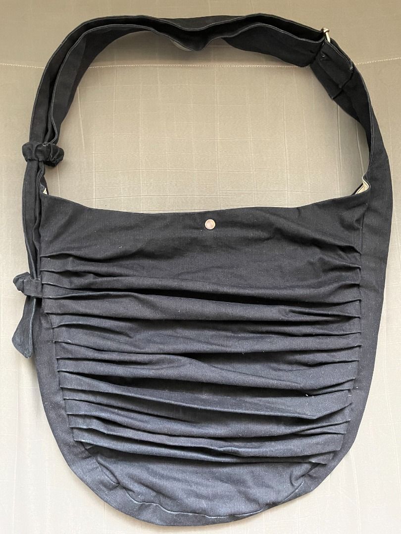 Construction Layers Black Ruched Crossbody Bag, Men's Fashion, Bags ...