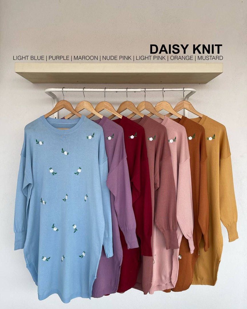 Daisy Knit, Women's Fashion, Muslimah Fashion, Tops on Carousell