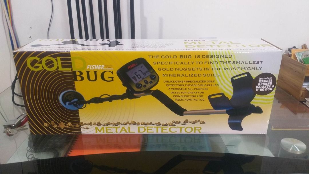 Fisher Gold Bug Pro Digital Scanner Gold and Metal Detector on hand ...