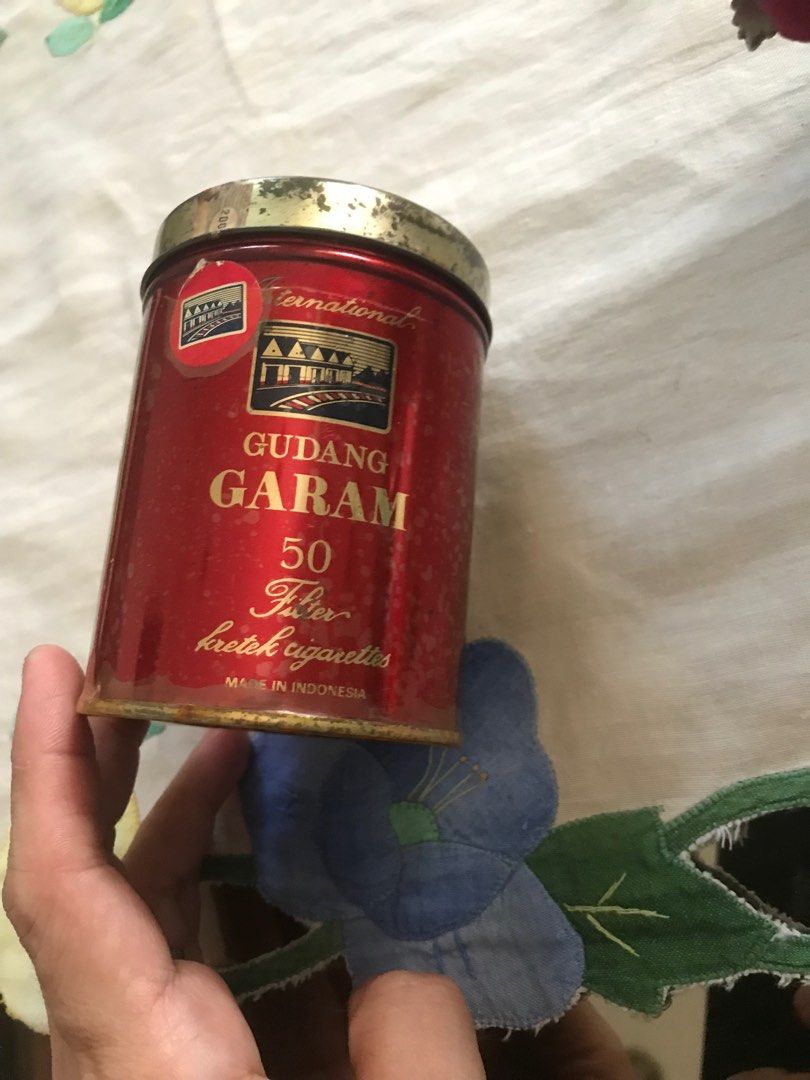 Gudang Garam kaleng vintage, Antik, Pajangan di Carousell