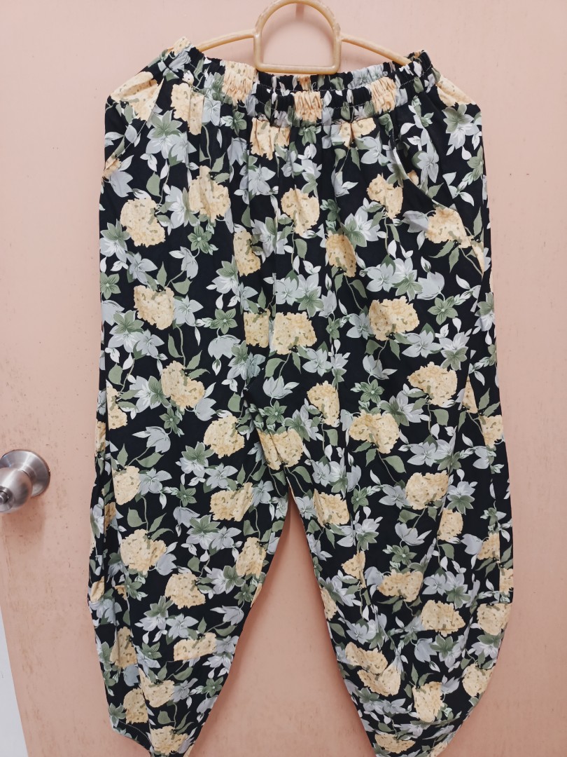 Legging bunga, Women's Fashion, Bottoms, Jeans & Leggings on Carousell