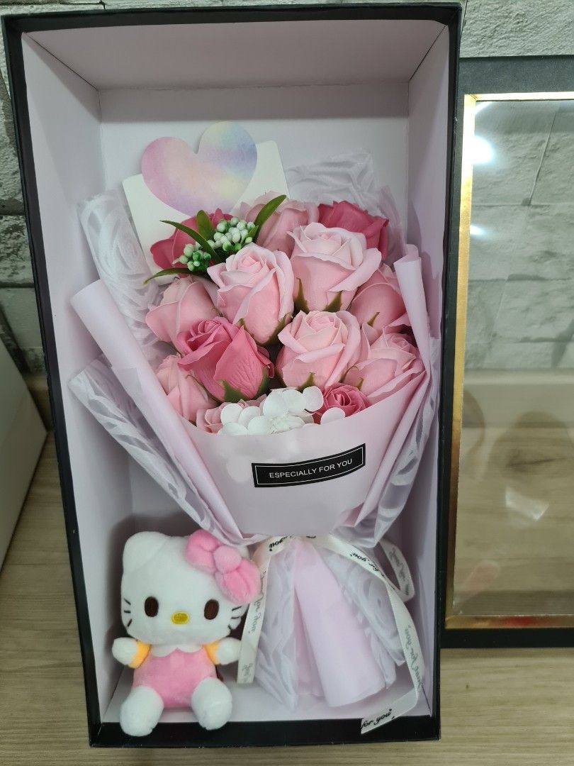 Mickey mouse and minnie mouse rose bouquet gift set, Hobbies & Toys ...