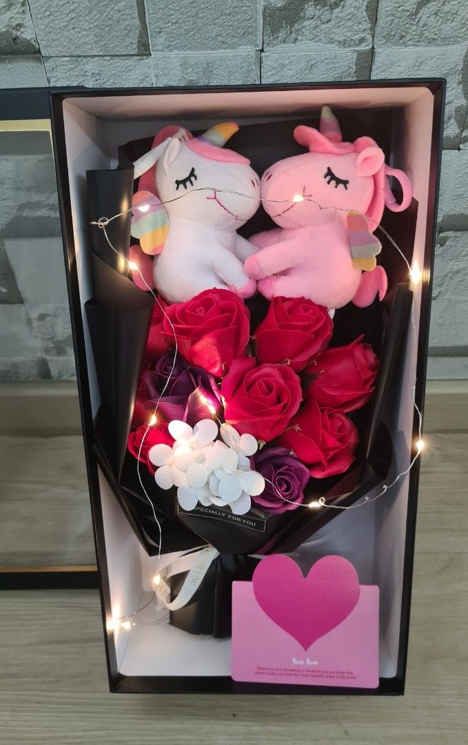 Mickey mouse and minnie mouse rose bouquet gift set, Hobbies & Toys ...
