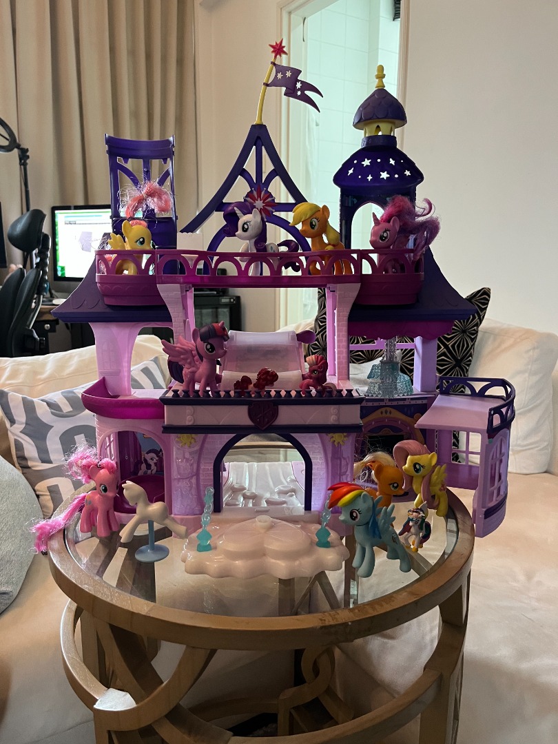My Little Pony castle with extra ponies, Hobbies & Toys, Toys & Games ...