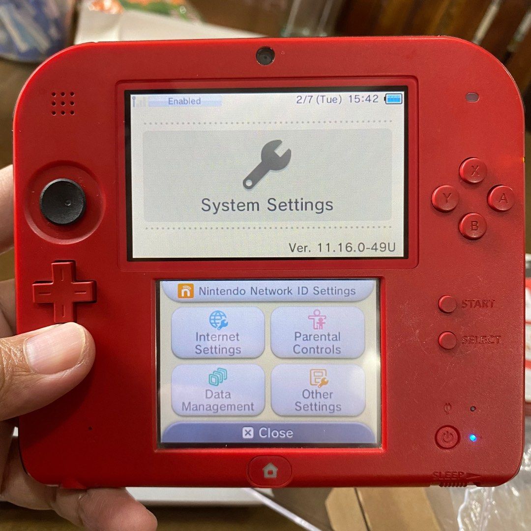 Nintendo 2DS with Pokemon Sun, Video Gaming, Video Game Consoles ...